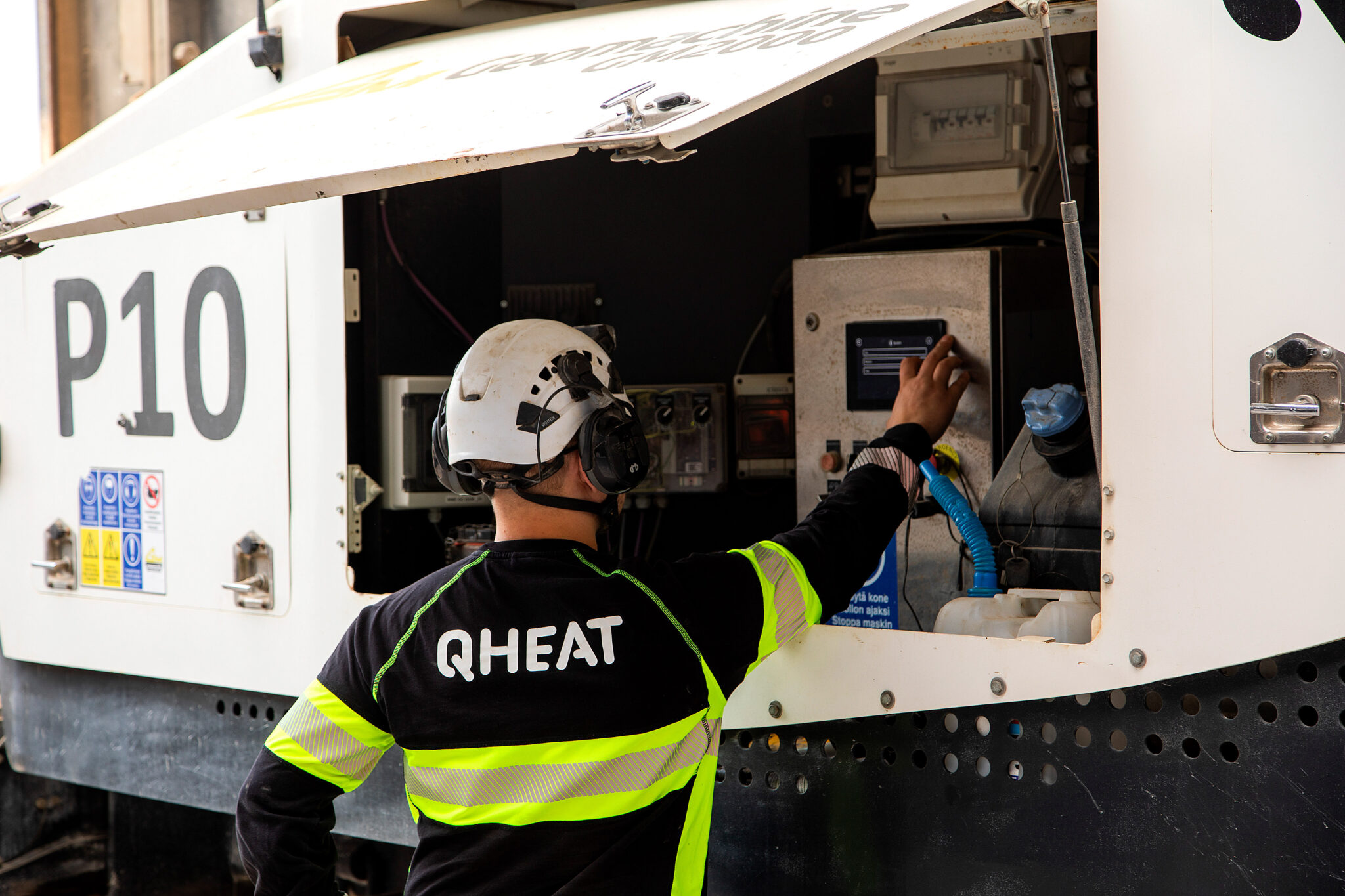 GM2000 drilling rig in full action | Geomachine