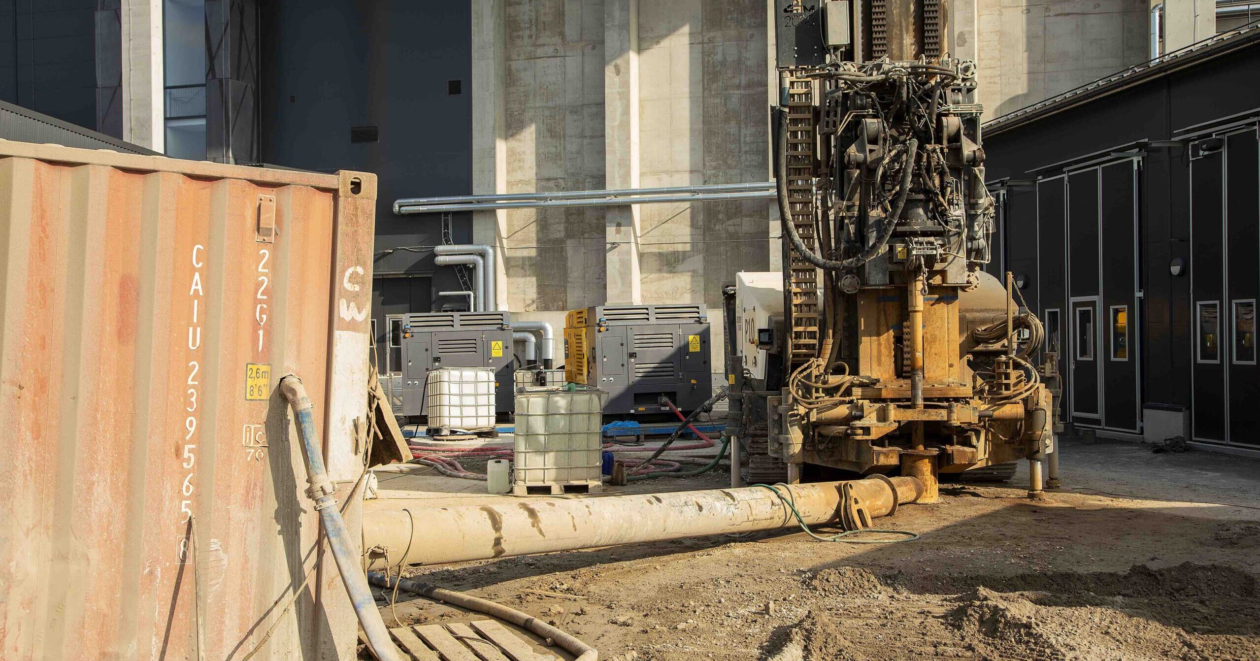 GM2000 drilling rig in full action | Geomachine